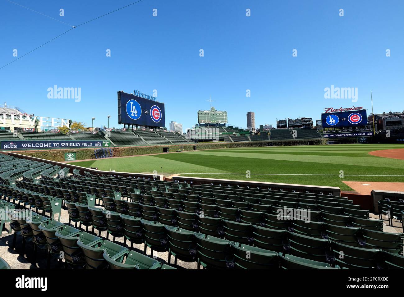 14 October 2016: A general view of Wrigley Field from field level and ...