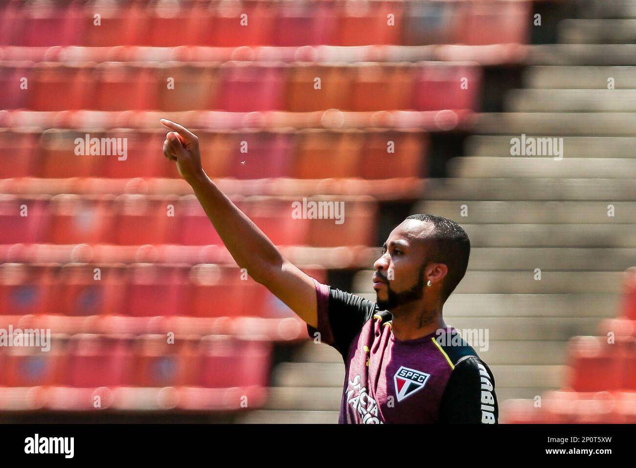 SAO PAULO - SP - 12/10/16 - TREINO DO SAO PAULO - Wesley durante treino ...