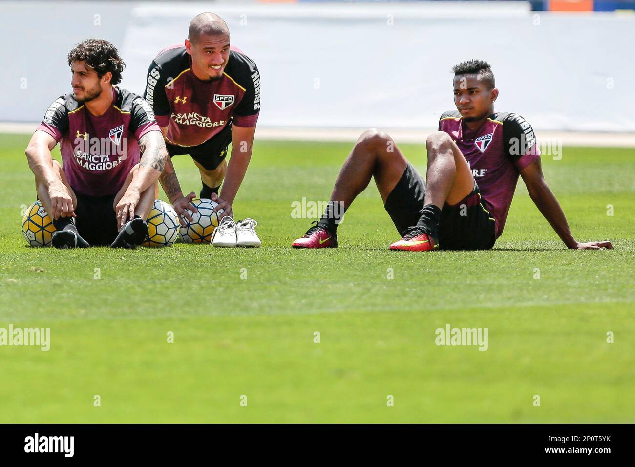 SAO PAULO - SP - 12/10/16 - TREINO DO SAO PAULO - Hudson, Maicon e ...
