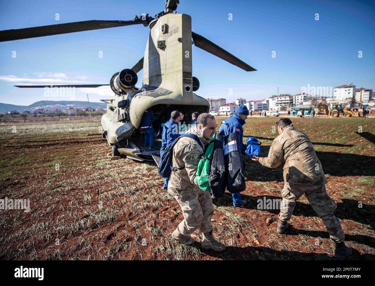 U.S. Army soldiers with the 3rd Battalion, 501st Aviation Regiment ...