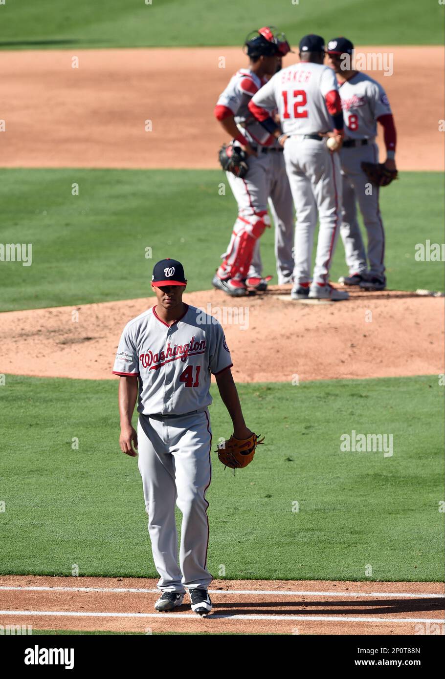 LOS ANGELES, CA - OCTOBER 11: Washington Nationals Pitcher Joe Ross (41 ...