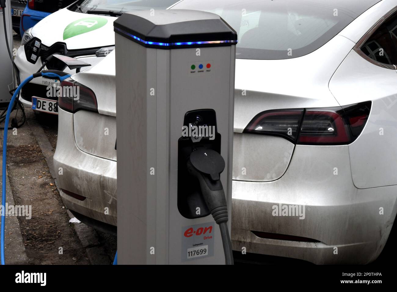 Electric charge pointy hi-res stock photography and images - Alamy