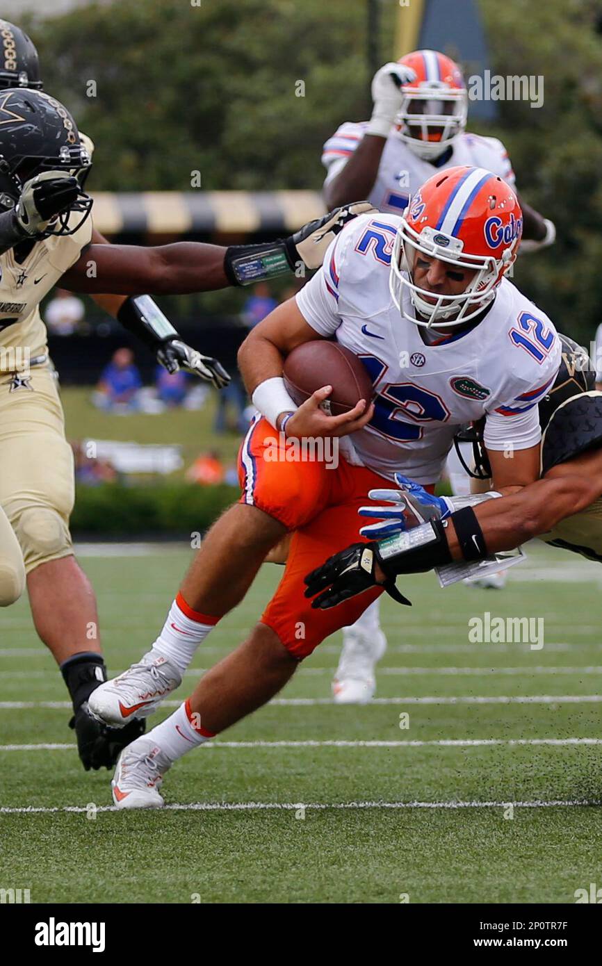 October 1, 2016: Florida Gators quarterback Austin Appleby (12) lunges ...