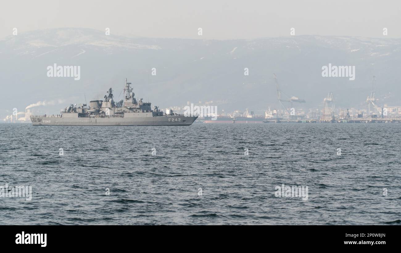 Turkish battleship. TCG Fatih (F-242) frigate patrol in Gulf of Izmit. Turkish naval force Stock ...