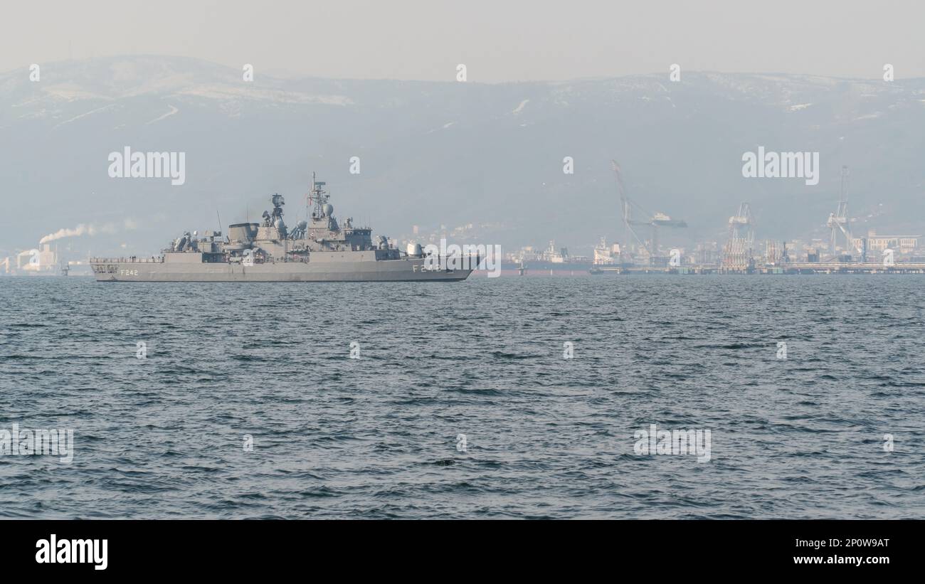 Turkish battleship. TCG Fatih (F-242) frigate patrol in Gulf of Izmit ...