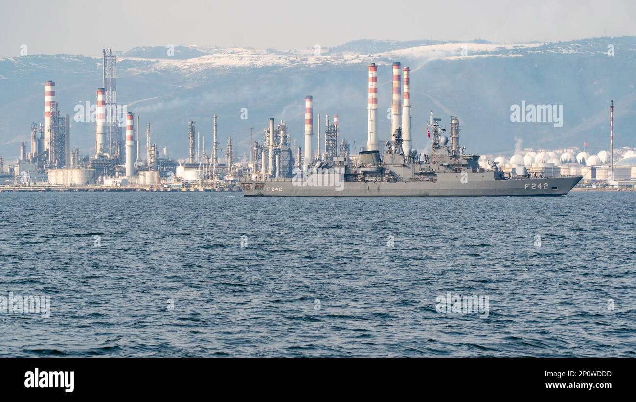 Turkish battleship. TCG Fatih (F-242) frigate patrol in Gulf of Izmit ...
