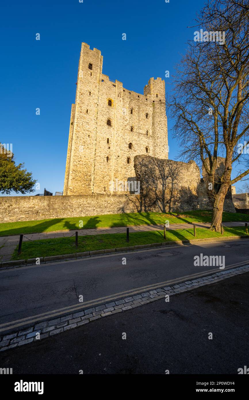 Rochester castle on a sunny spring day Stock Photo - Alamy