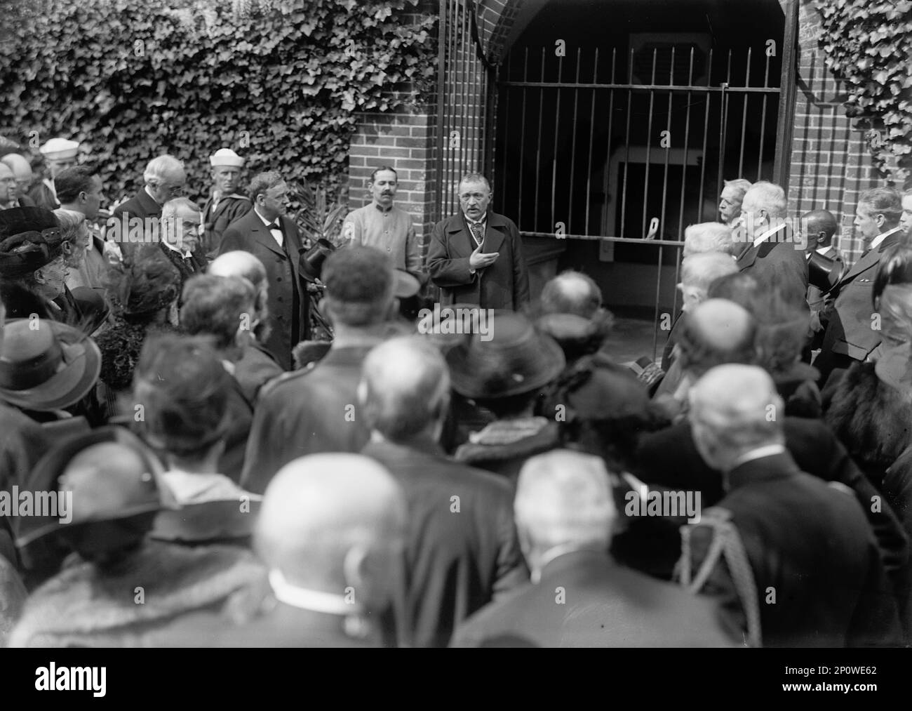 Col. Harrison [Howell] Dodge, Supt. of Mount Vernon - Head at Left in ...