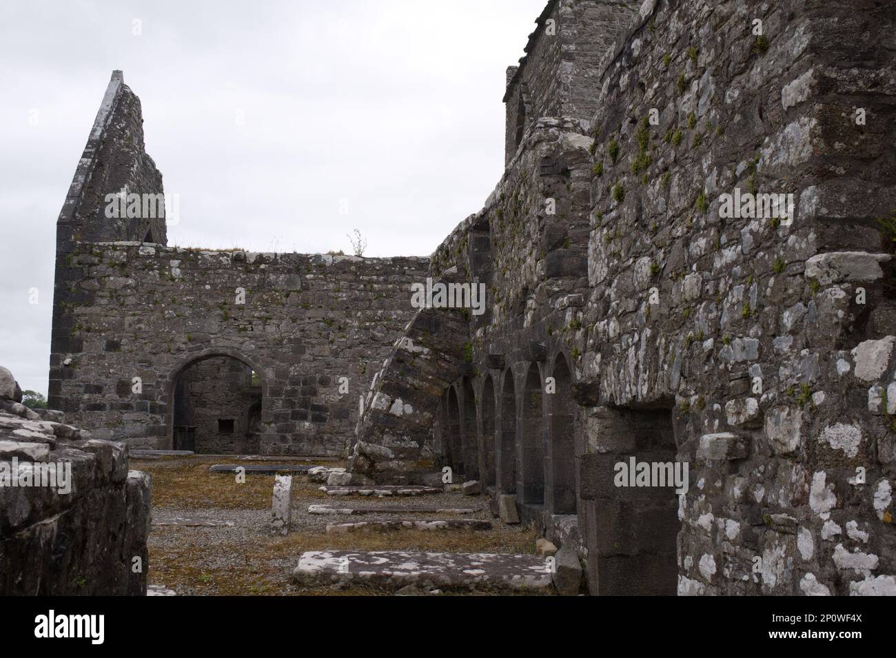 Ancient christian abbey ruins hi-res stock photography and images - Alamy