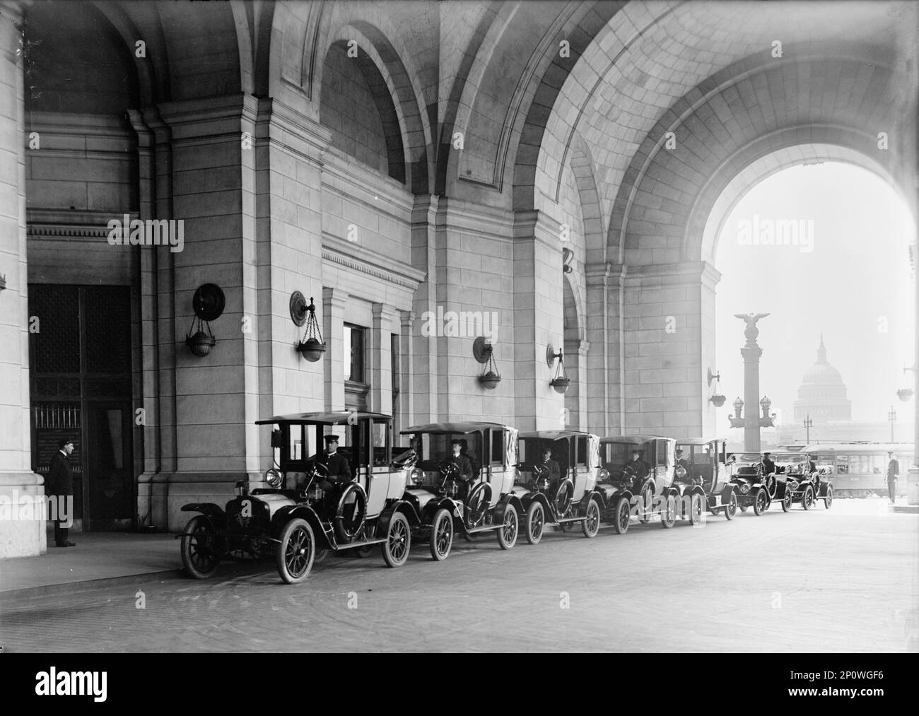 1910s taxi driver hi-res stock photography and images - Alamy