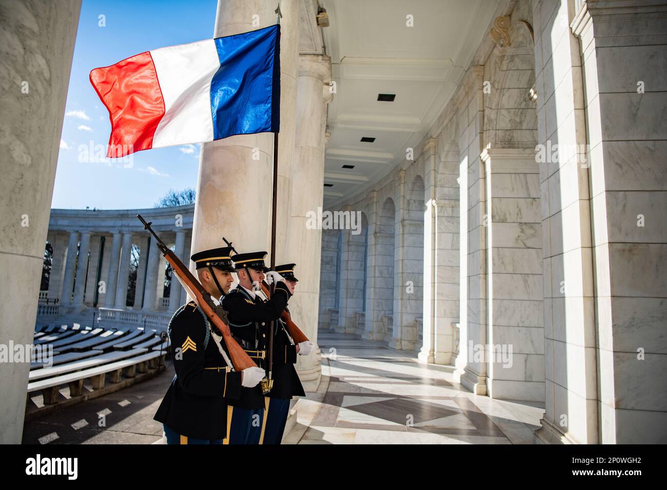 A color guard from the 3d U.S. Infantry Regiment (The Old Guard ...