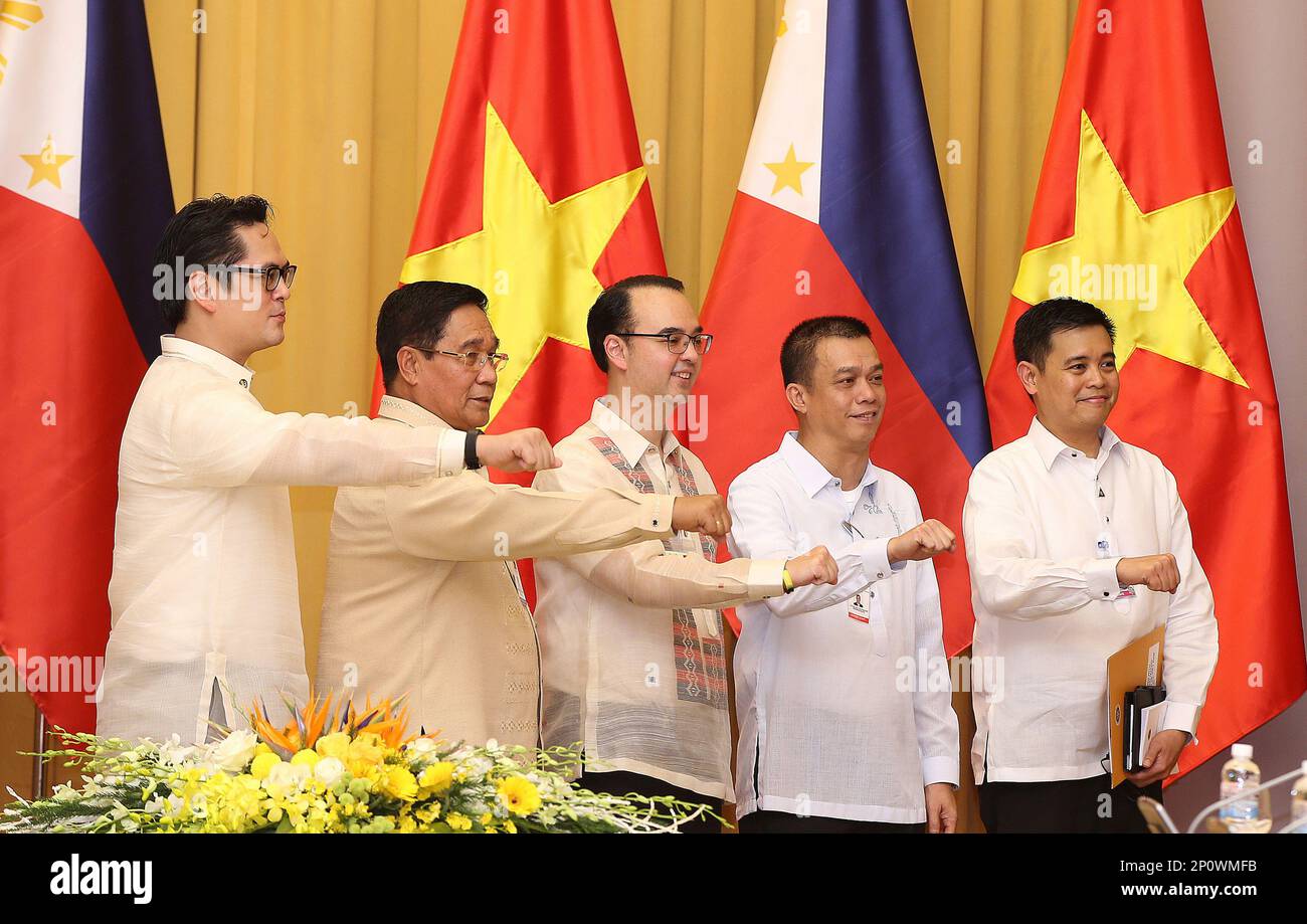Philippine officials accompanying Philippine President Rodrigo Duterte ...