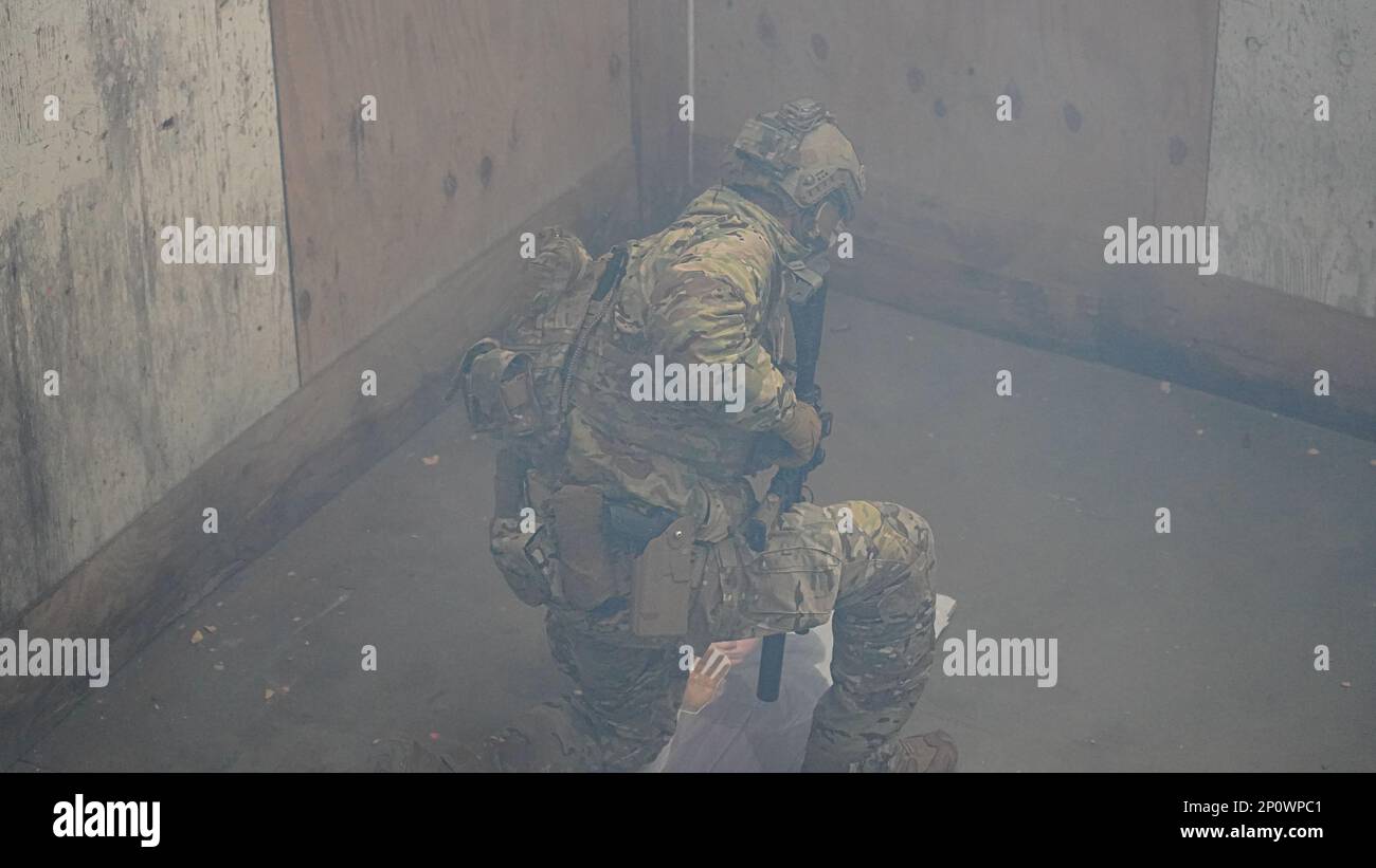 A U.S. Coast Guard Maritime Security Response Team East member ...