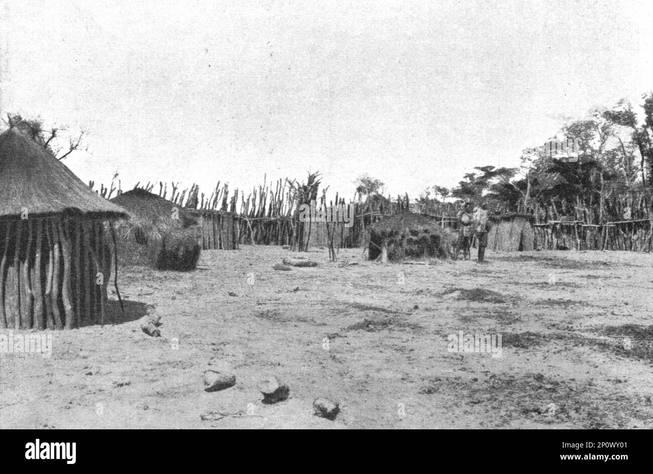 ''Interieur d'un village fortifie de l'Angola; Afrique Australe', 1914 ...