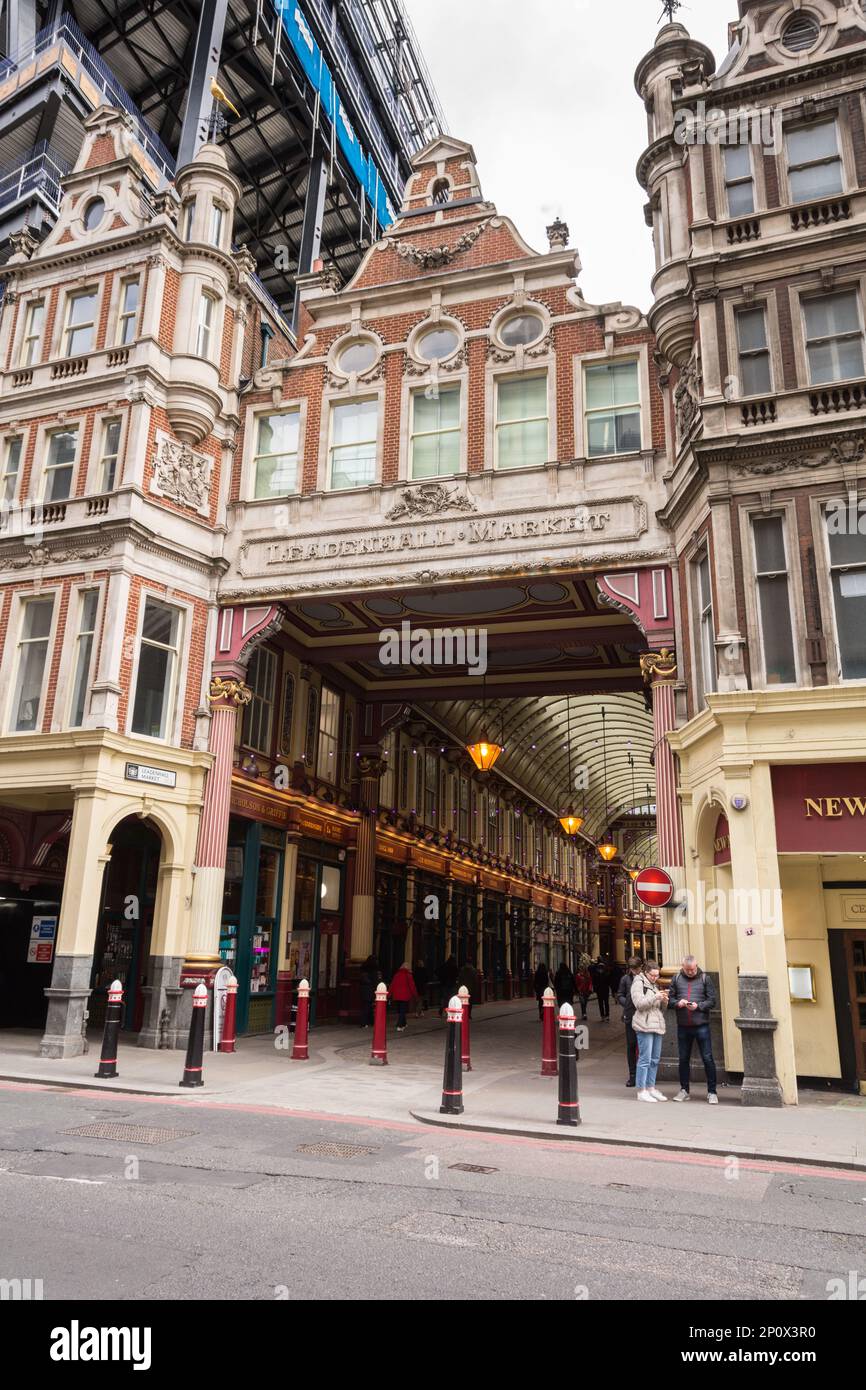 Entrance to Leadenhall Market with Brookfield Properties' One ...