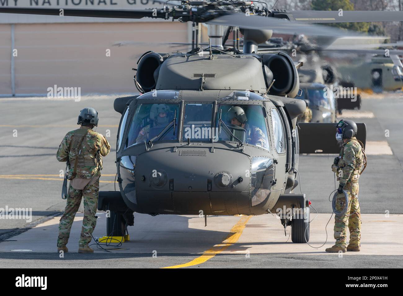 U.S. Army soldiers from Charlie Company, 3rd Battalion, 142nd Aviation ...