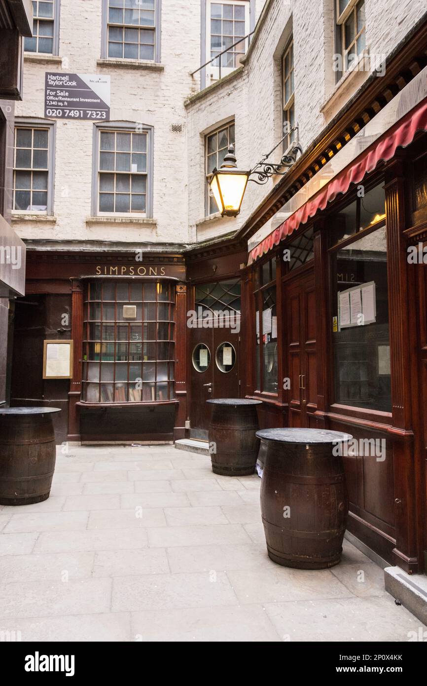 A deserted Simpson's Tavern, Ball Court, Cornhill, City of London ...