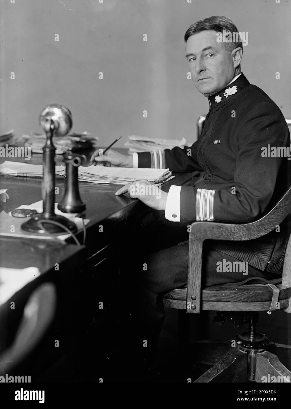 U s navy captain uniform hi-res stock photography and images - Alamy