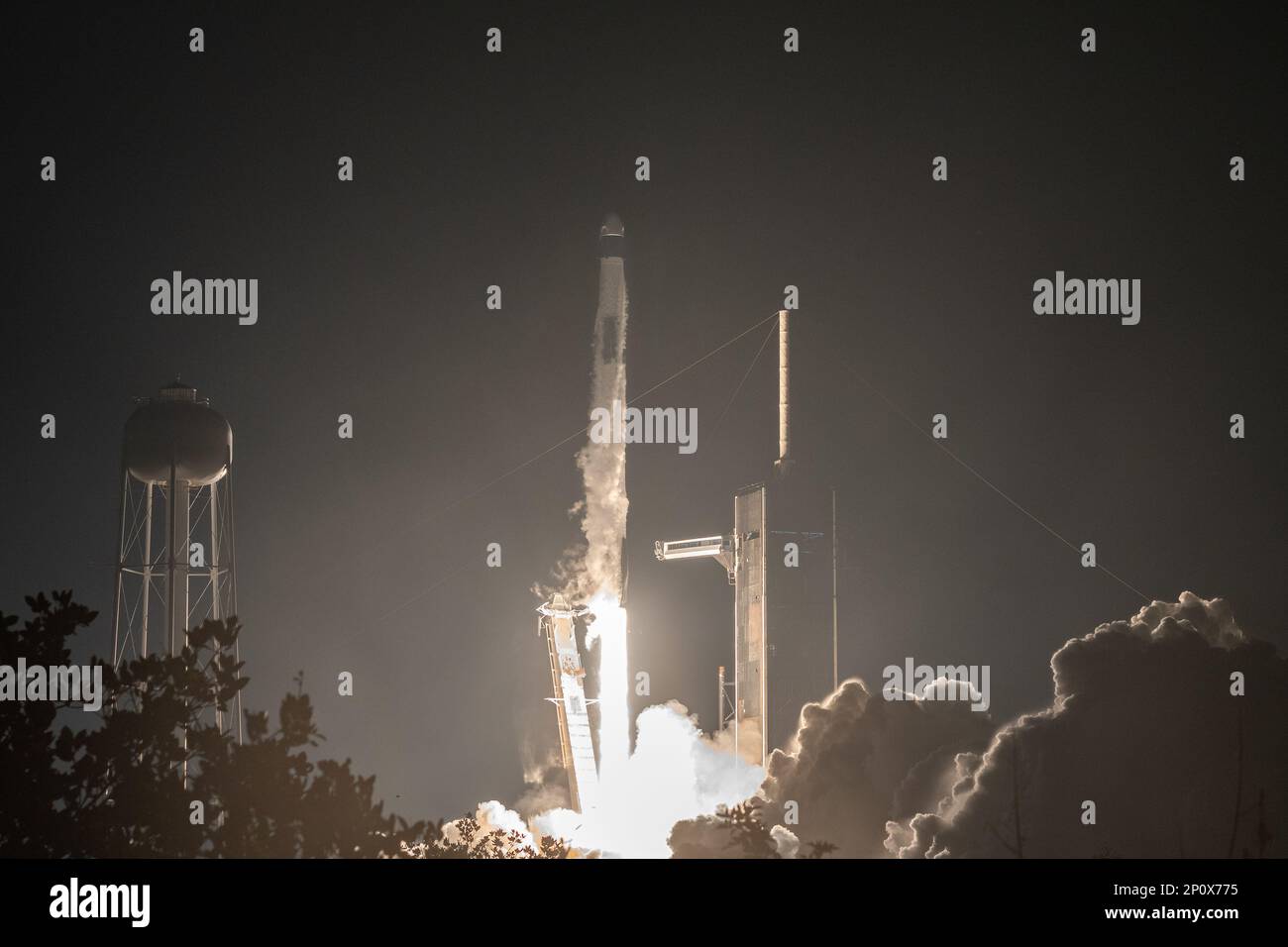 SpaceX Falcon 9 NASA Crew-6 Launch Stock Photo - Alamy