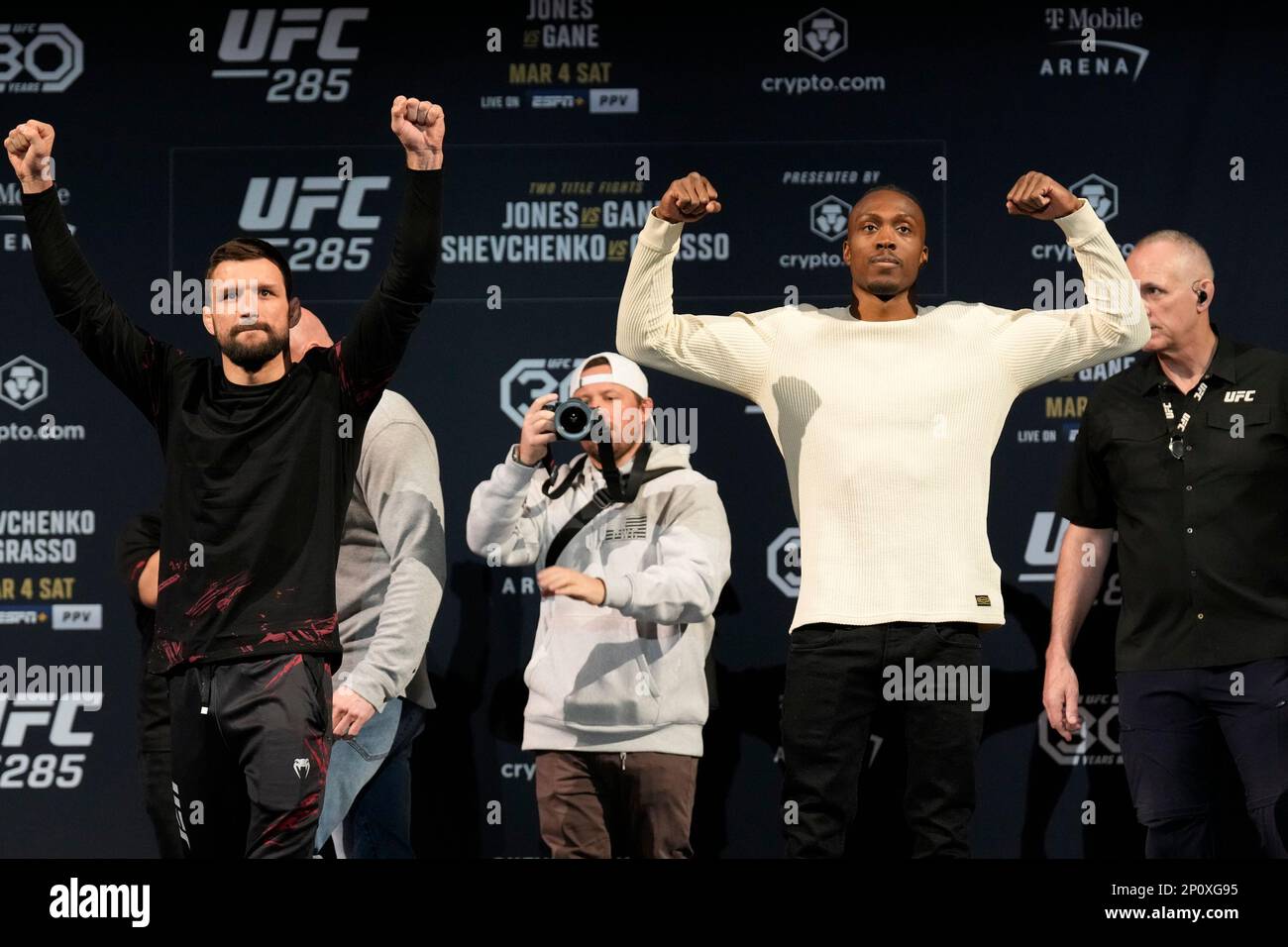 LAS VEGAS, NV - March 2: (L) Mateusz Gamrot and Jalin Turner face-off ...