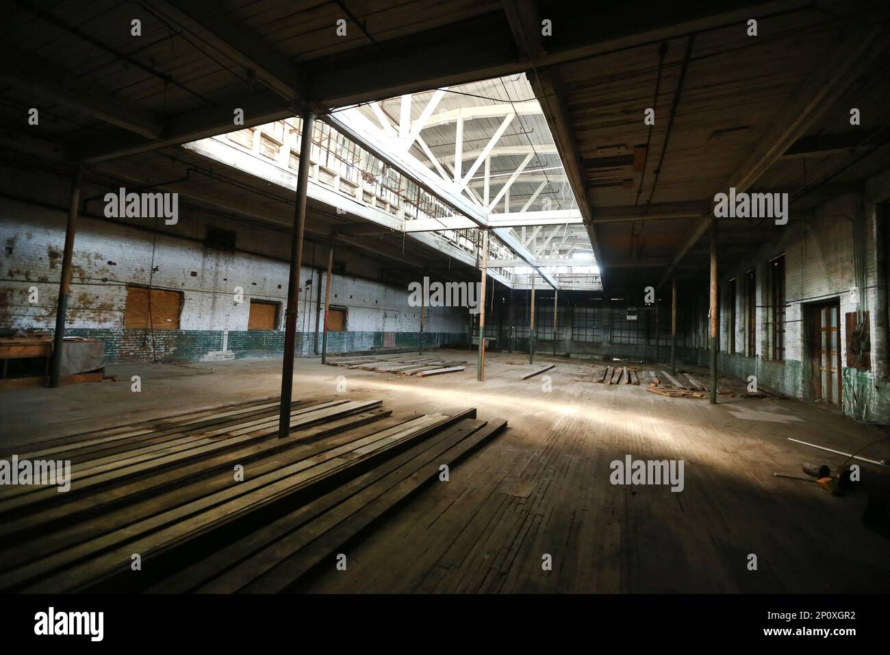 ADVANCE FOR SUNDAY SEPT. 25 - In this Aug. 23, 2016 photo, a bowling ...