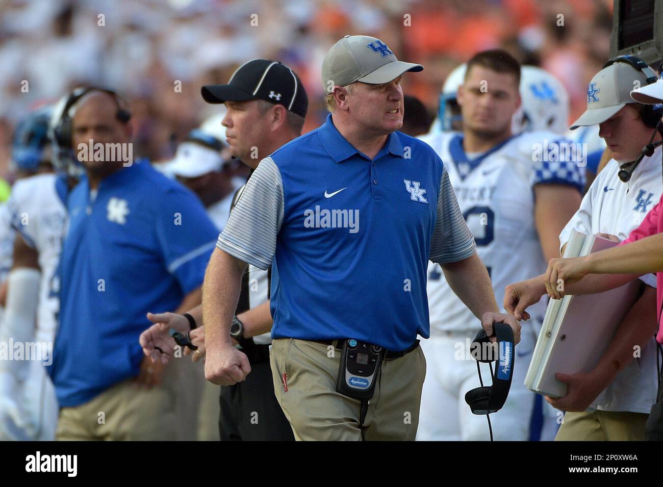 Kentucky head coach Mark Stoops, center, reacts from the sideline ...
