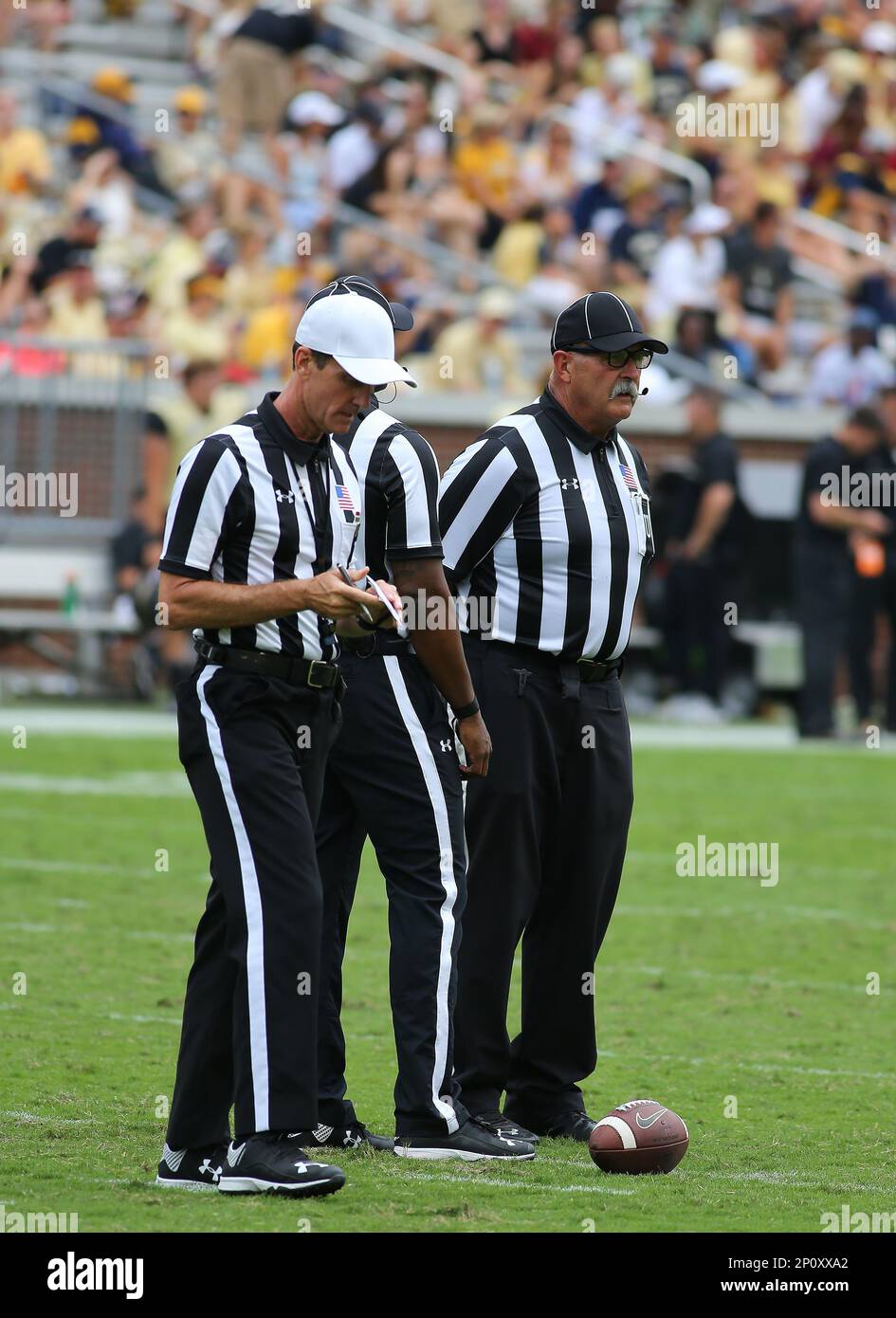 Ncaa referees hi-res stock photography and images - Alamy