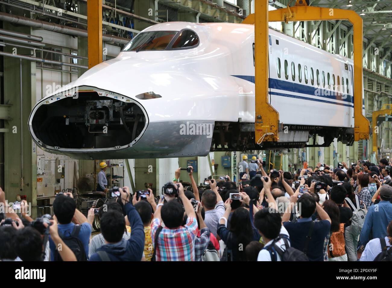 Railway buff take pictures of " the flying shinkansen,'' locomotive ...