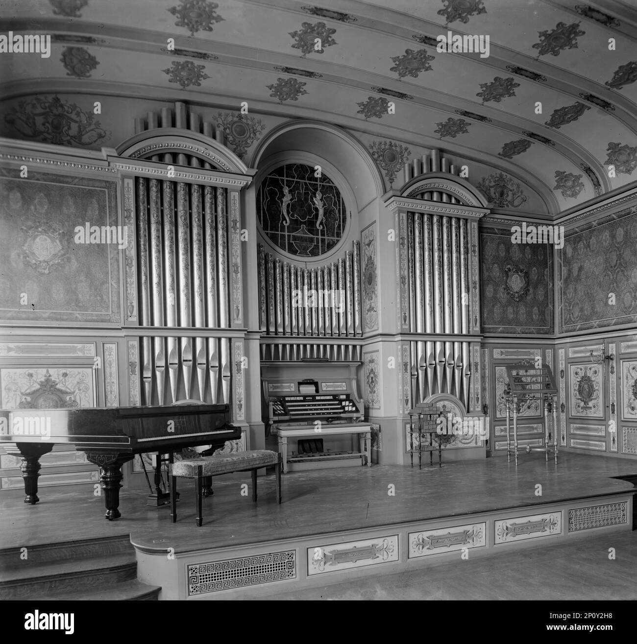 Washington british embassy interior hi-res stock photography and images ...