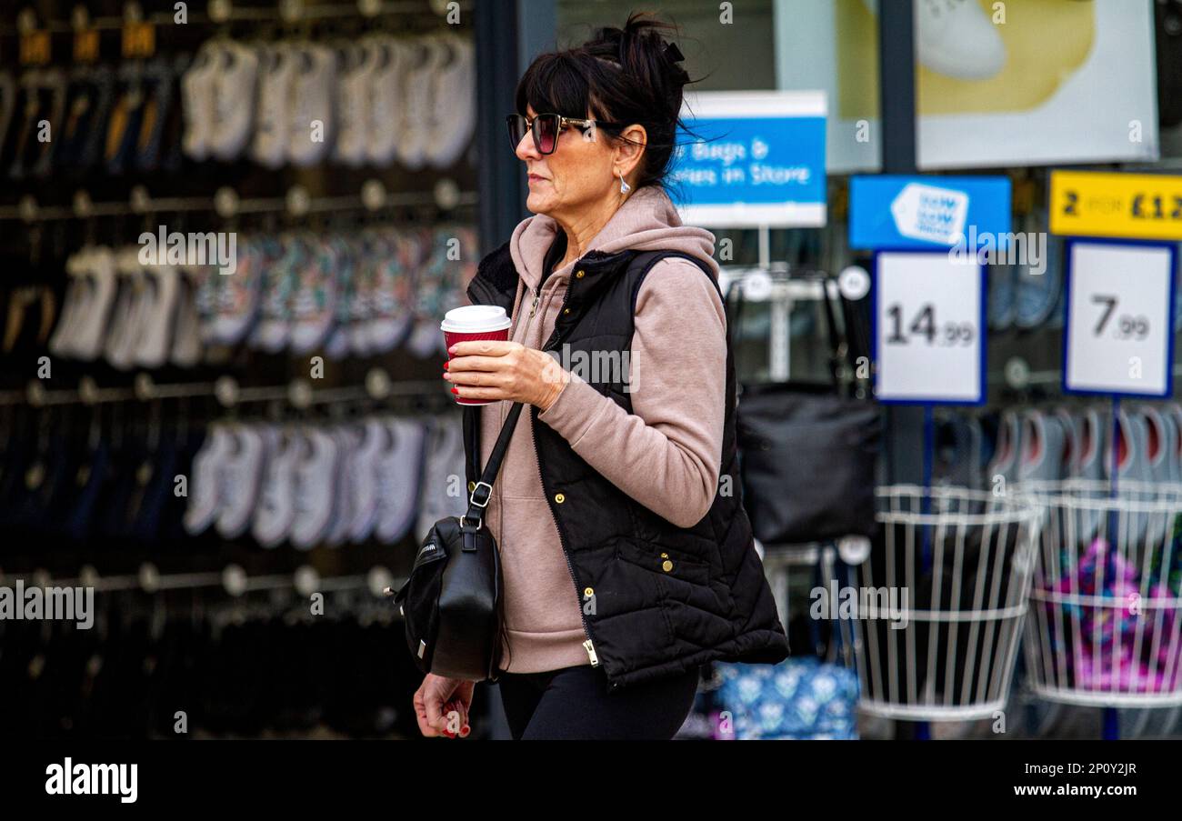 Woman enjoying a day out in dundee hi-res stock photography and images ...