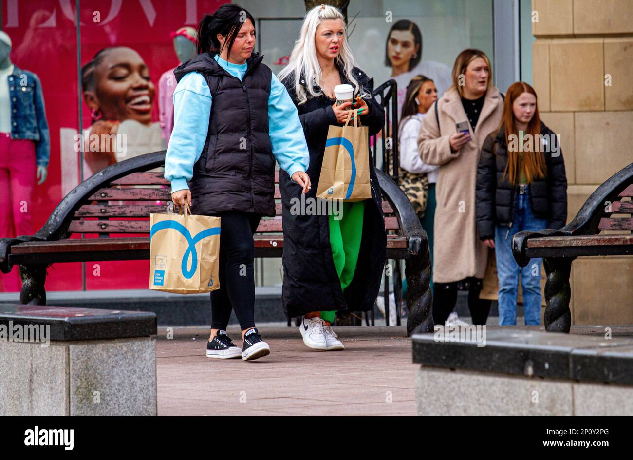 Woman enjoying a day out in dundee hi-res stock photography and images ...