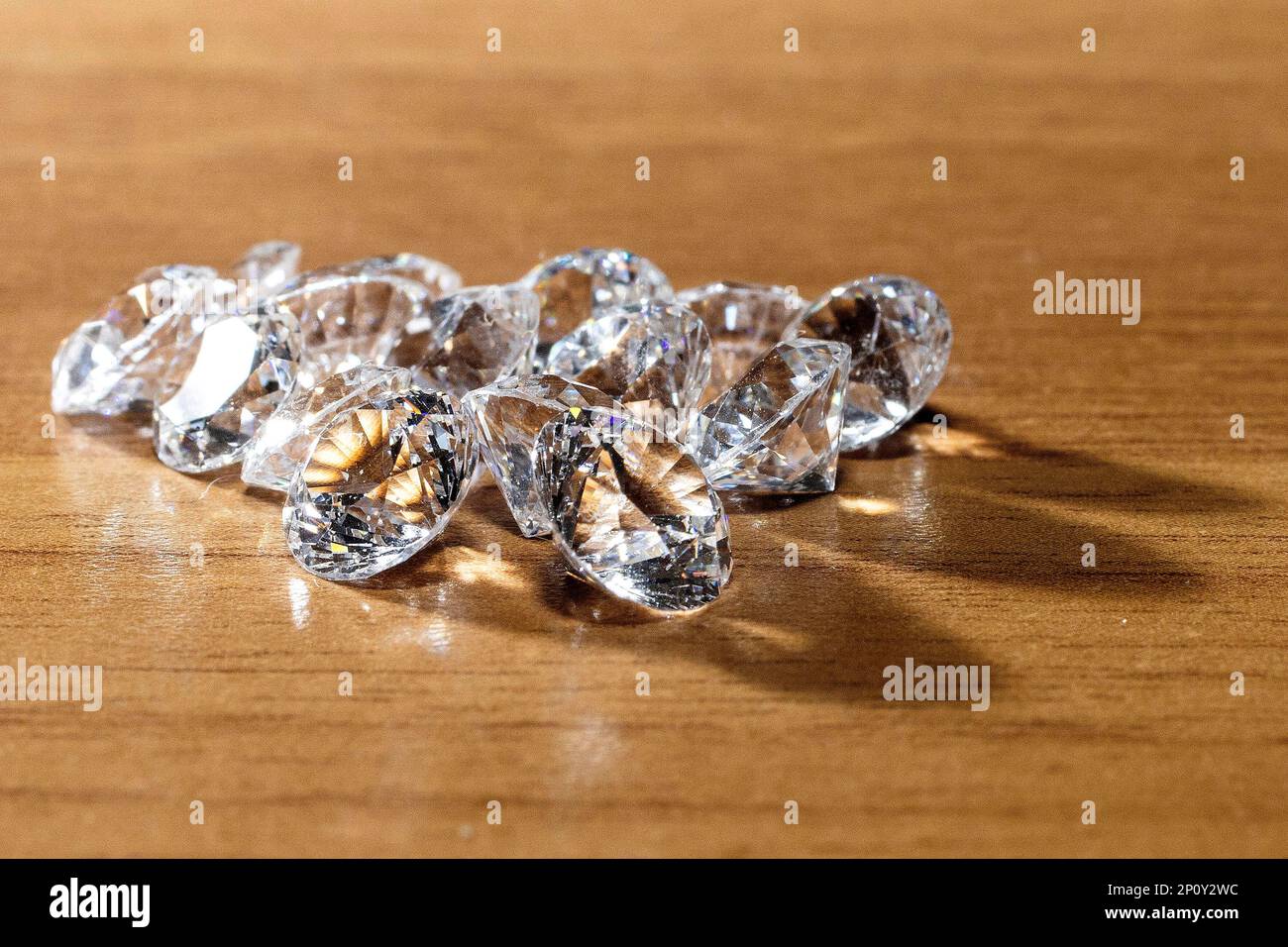 Glass table diamonds hi-res stock photography and images - Alamy