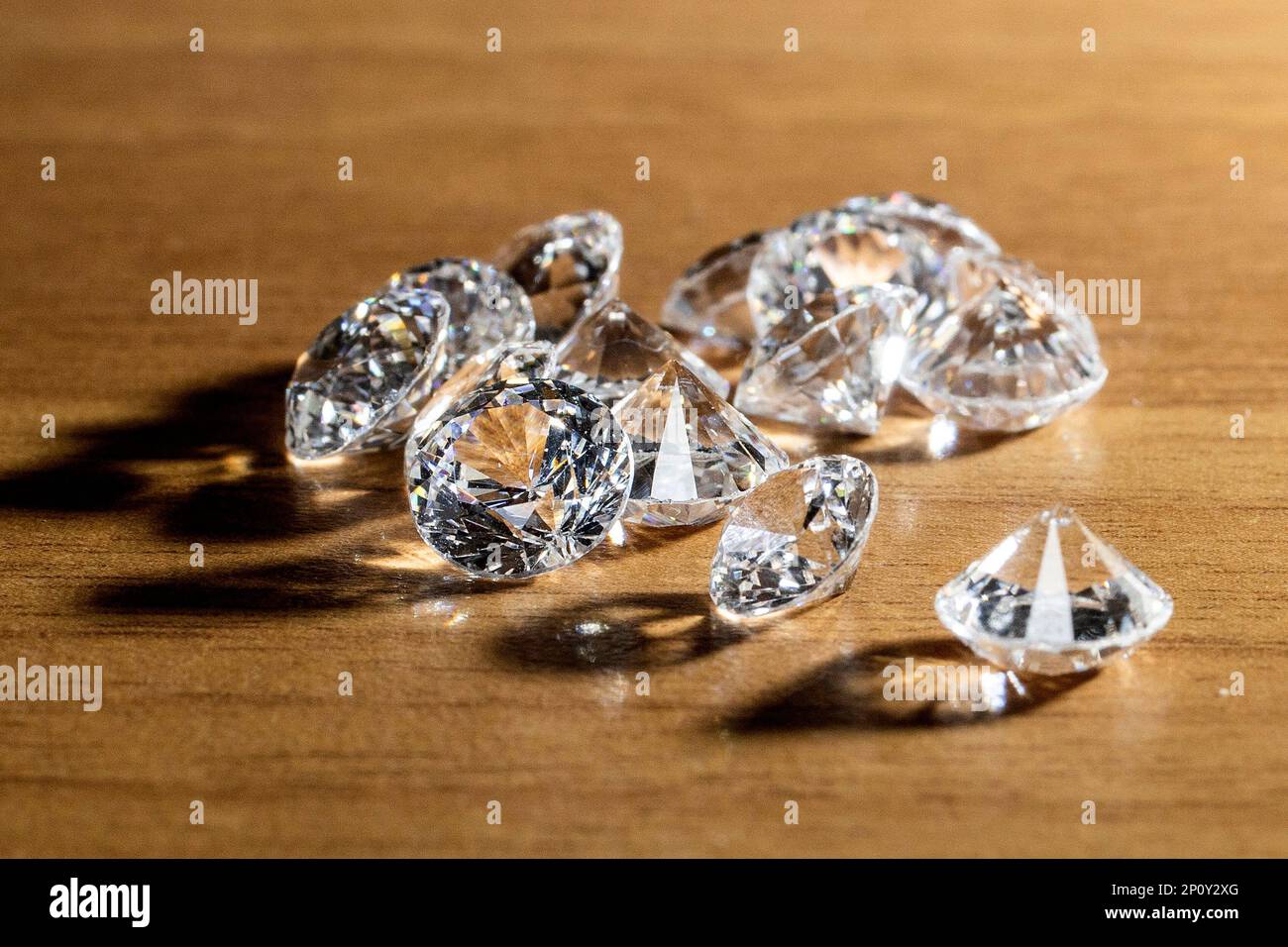 Glass table diamonds hi-res stock photography and images - Alamy