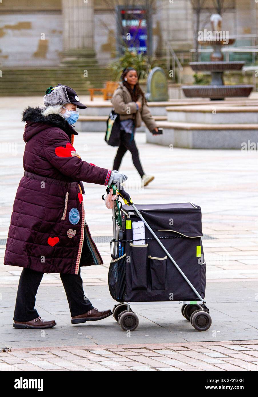 Woman enjoying a day out in dundee hi-res stock photography and images ...