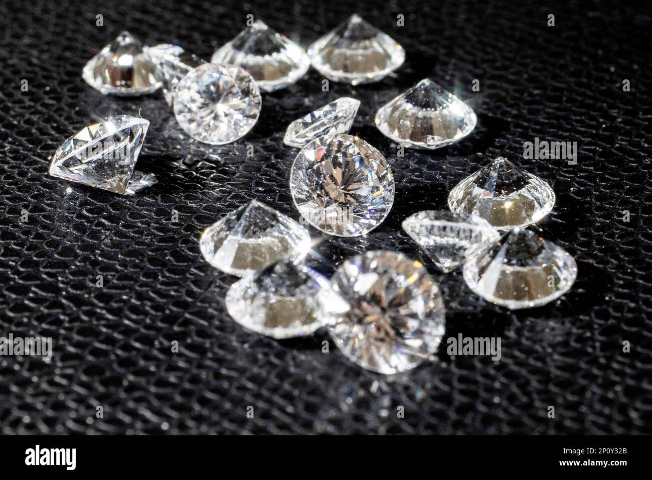 Glass table diamonds hi-res stock photography and images - Alamy
