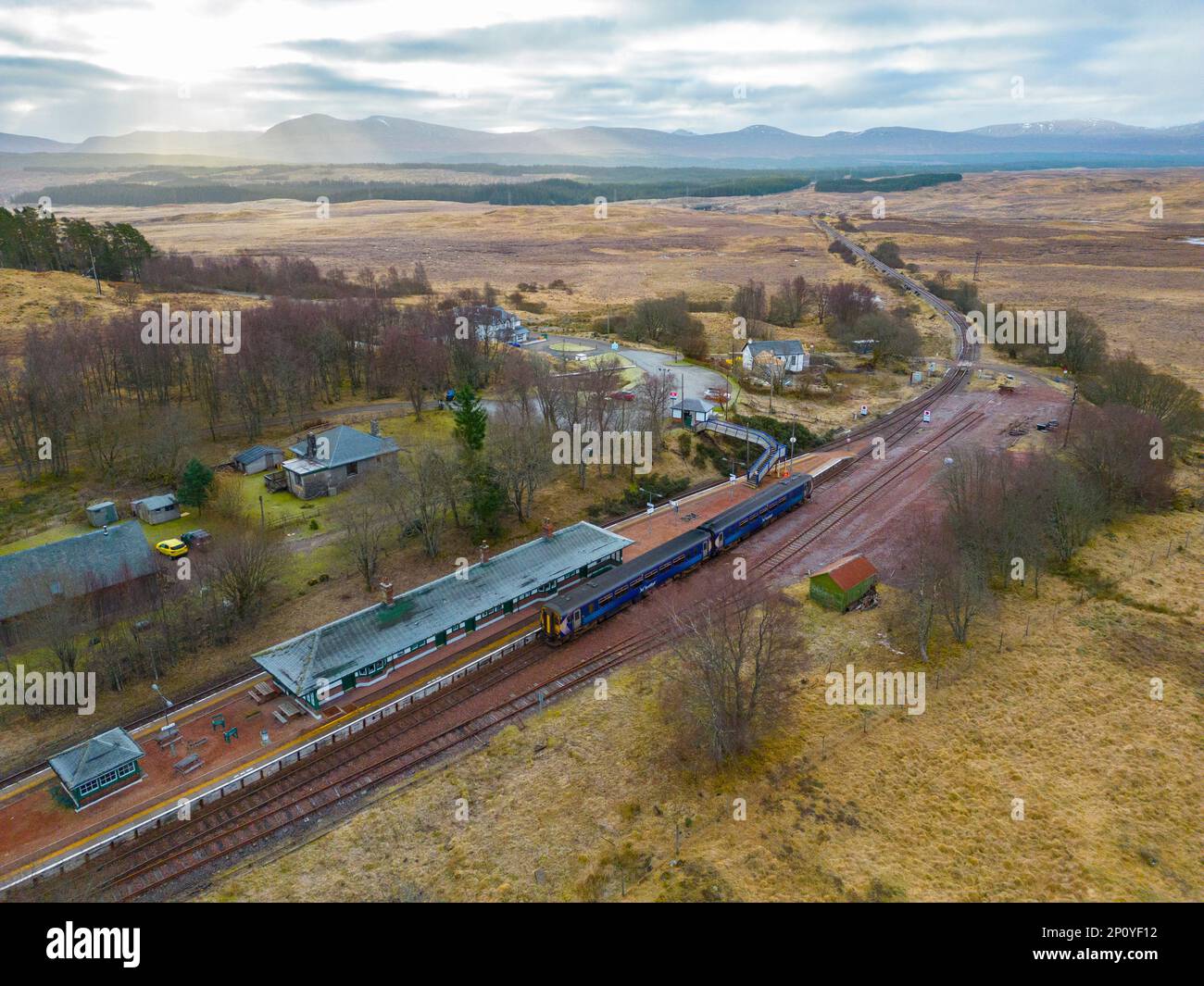 Perth railway station scotland hi-res stock photography and images - Alamy