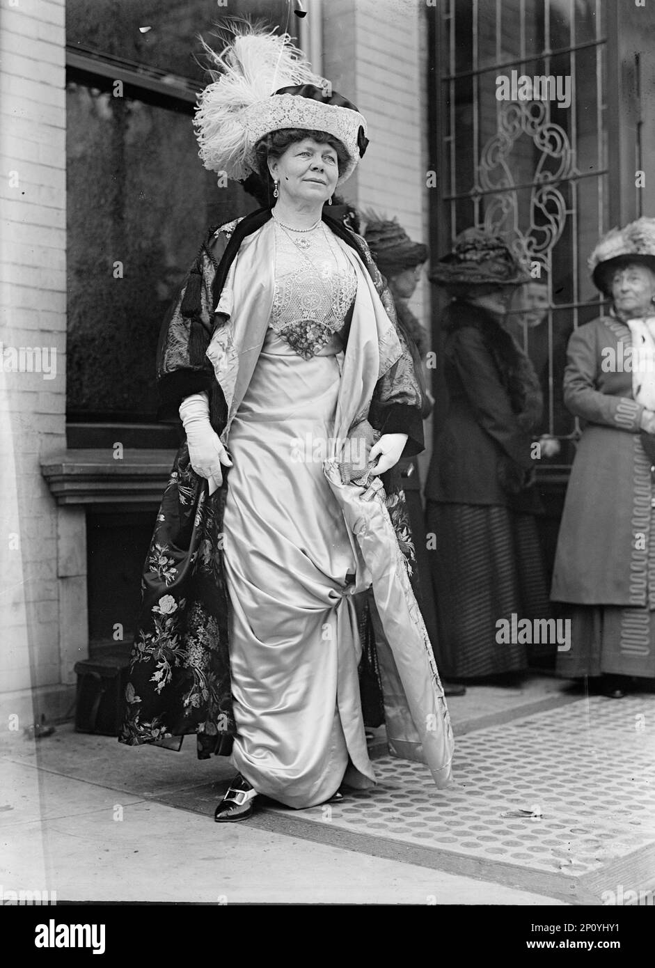 Full length portrait unidentified Black and White Stock Photos & Images ...