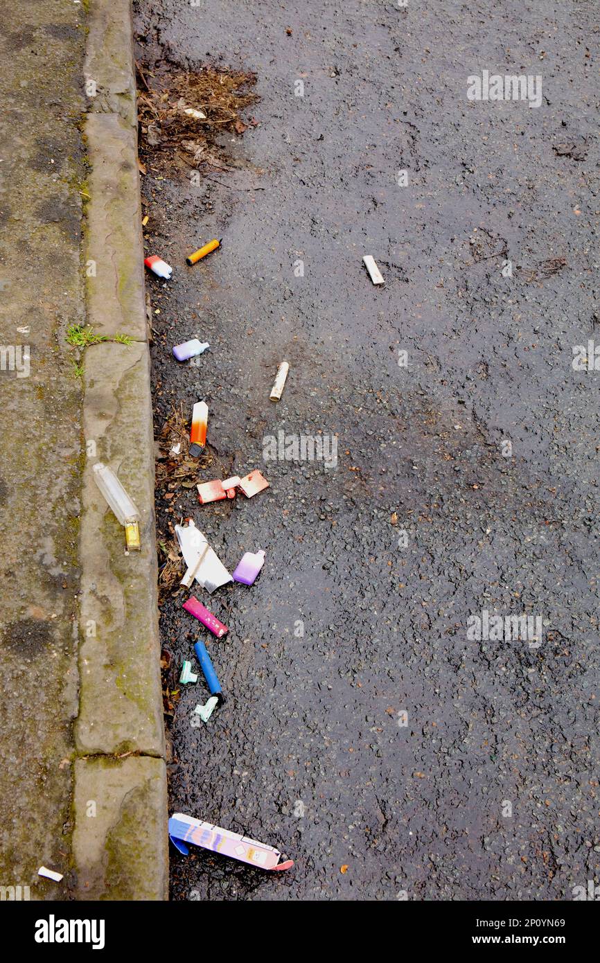 Many vape smoking cigarette on the street Stock Photo - Alamy