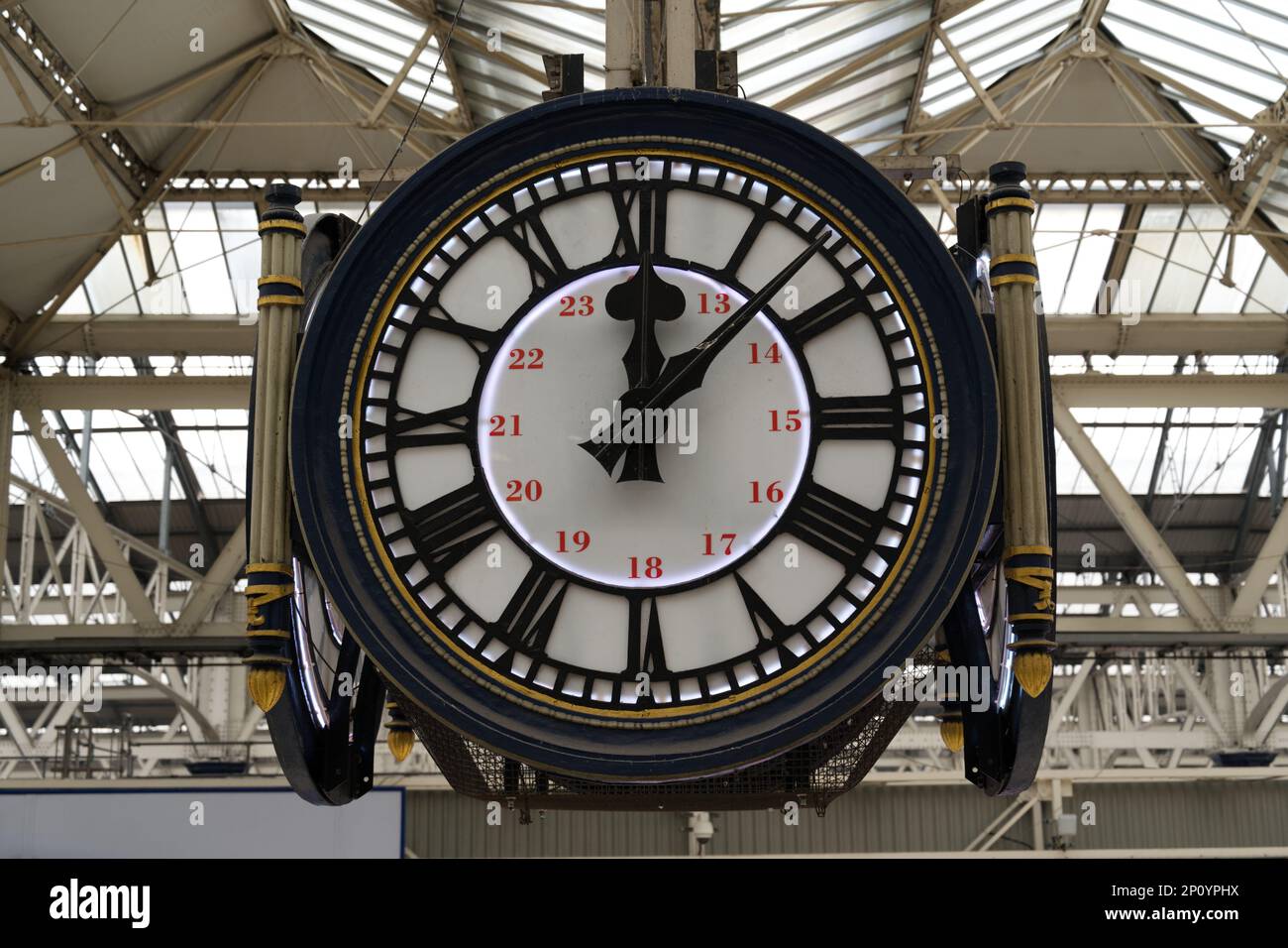 Waterloo station clock Stock Photo - Alamy