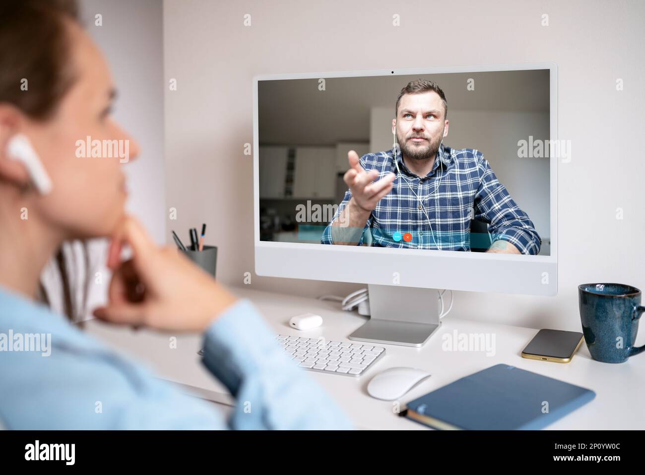 Video call online meeting hi-res stock photography and images - Alamy