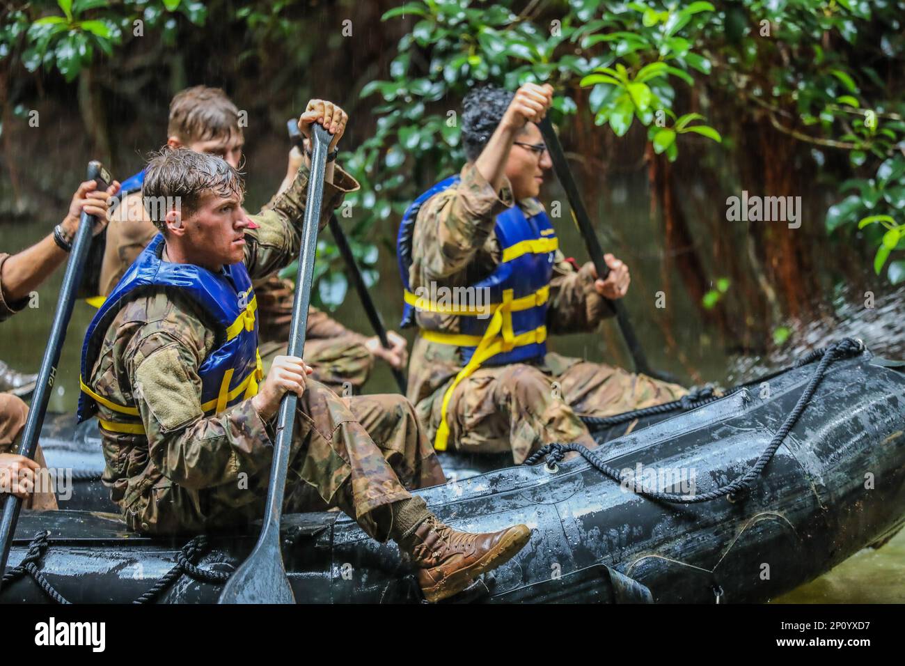 25th Infantry Division Artillery (DIVARTY) conducts Waterborne ...