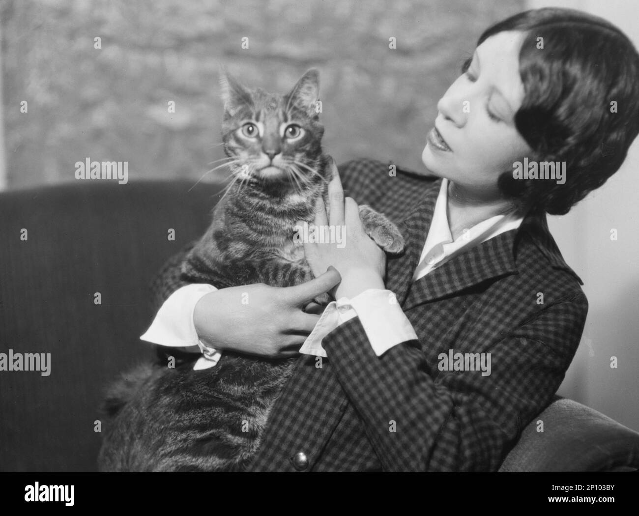 Cumner, Gwendolyn, Miss, with cat (possibly Pudge), portrait photograph ...