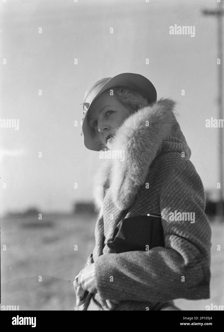 Hamilton, Esther, standing outdoors, 1933 May Stock Photo - Alamy