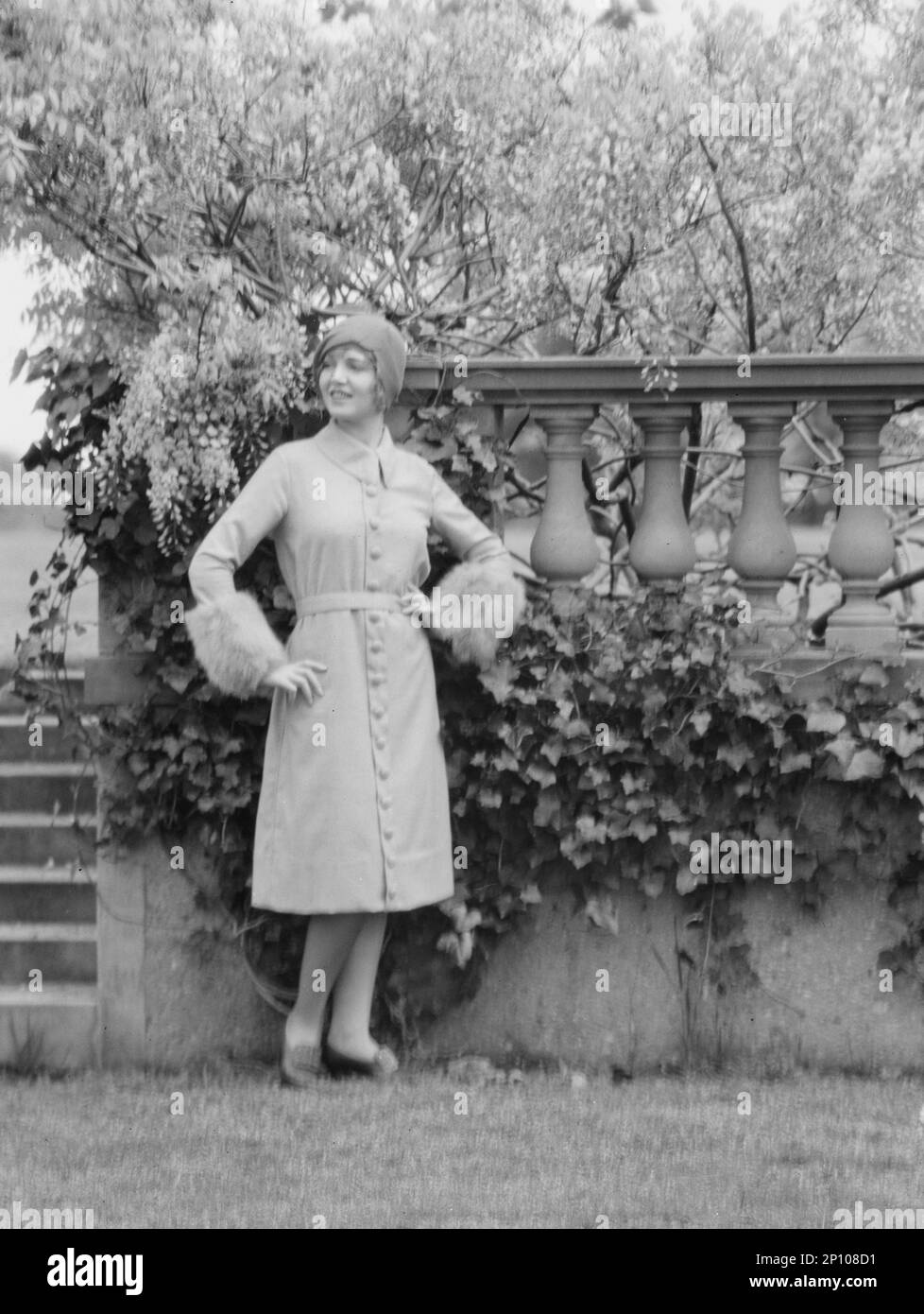 Moylair, Catherine, Miss, standing outdoors, 1928 Stock Photo - Alamy