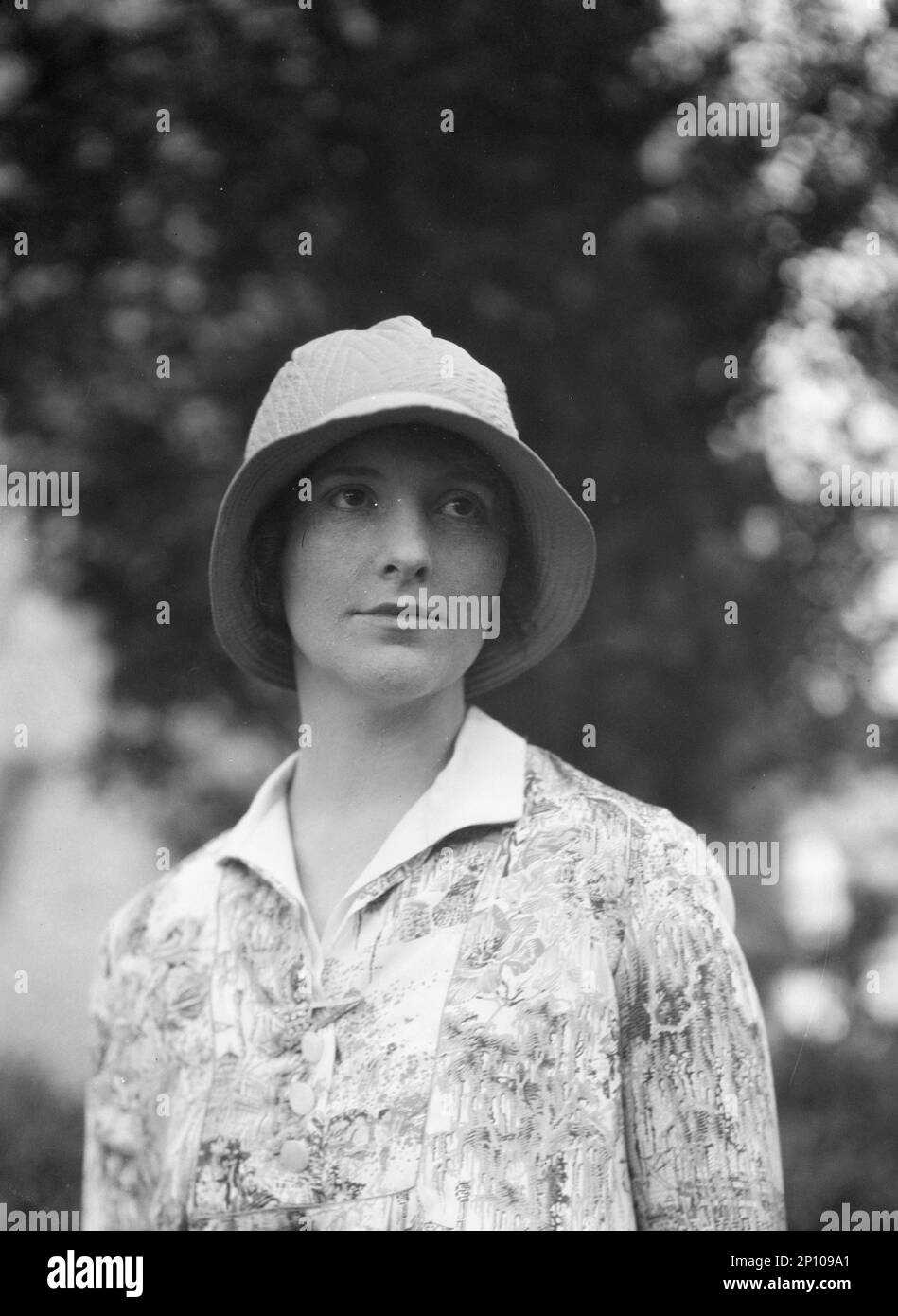 Ross, June, Mrs., standing outdoors, 1929 June Stock Photo - Alamy