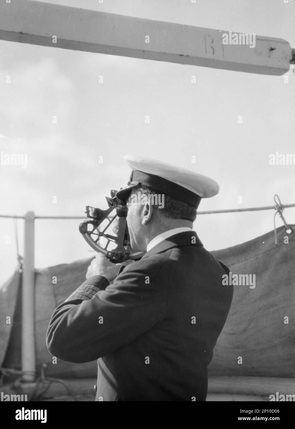 1920s ship captain Black and White Stock Photos & Images - Alamy