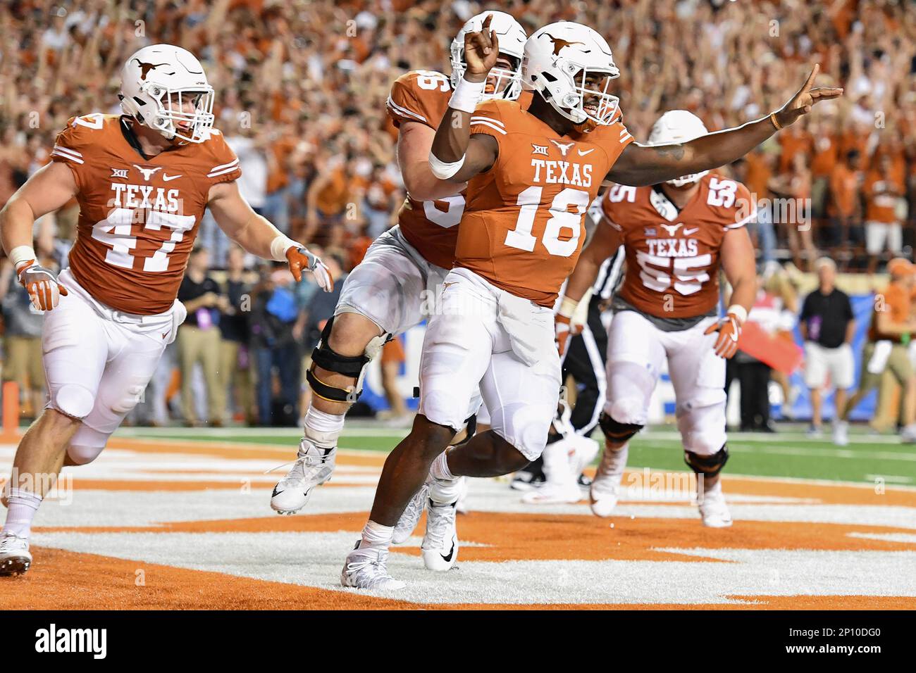 Texas quarterback Tyrone Swoopes (18) celebrates game winning touchdown ...