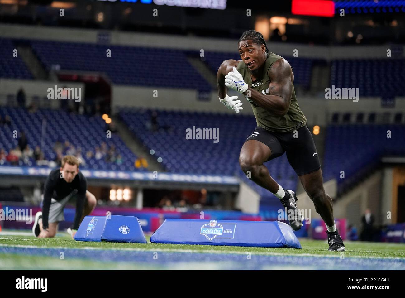 Duke linebacker Shaka Heyward runs a drill at the NFL football scouting ...