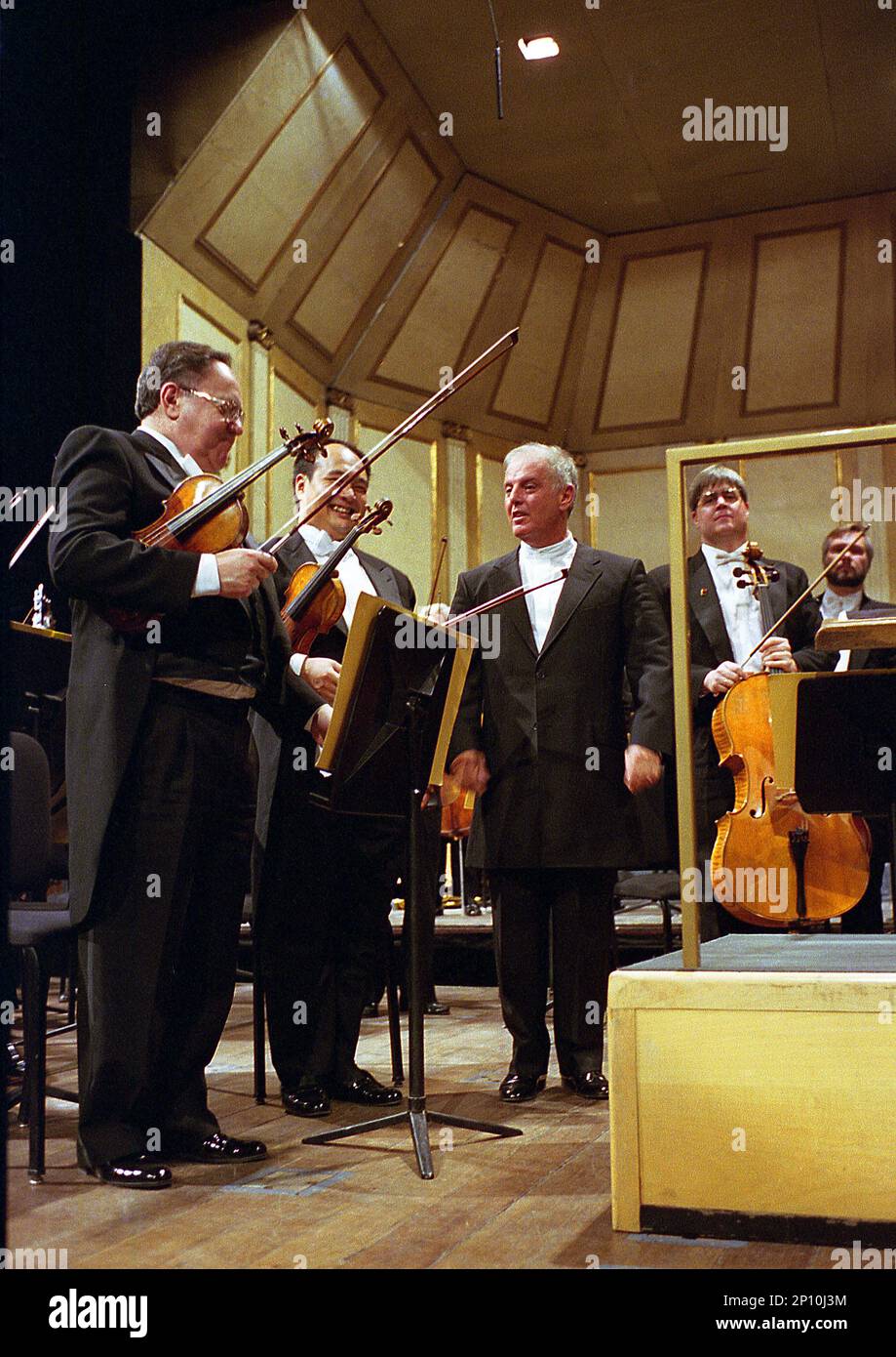 Argentine-Israeli conductor Daniel Barenboim greets a Teatro Colón ...