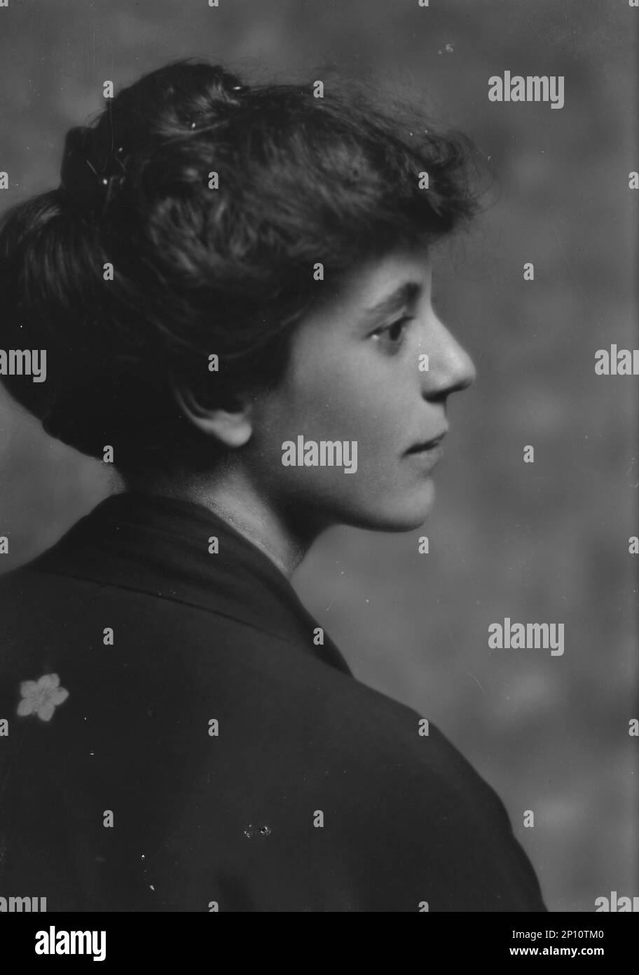 Buell, Miss, portrait photograph, 1914 Sept. 18 Stock Photo - Alamy